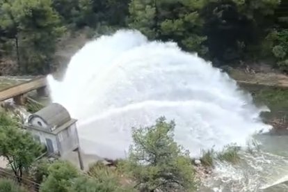 Cunit iza la bandera roja en la playa por mala calidad del agua tras la ...