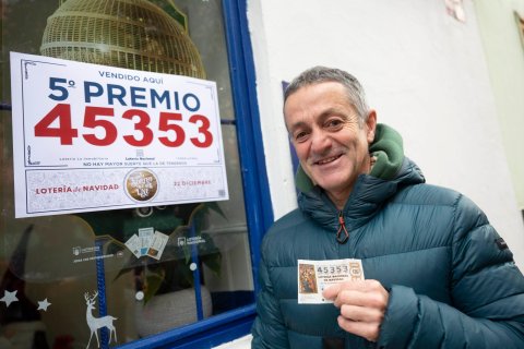 El segundo quinto premio (45.353) repartido por muchas provincias, pero ...