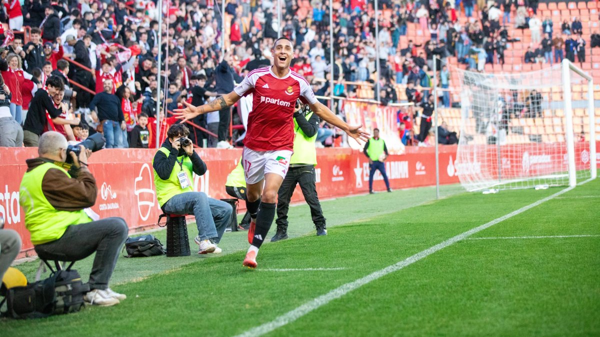 La renovación de Pablo Fernández: misión imposible para el Nàstic