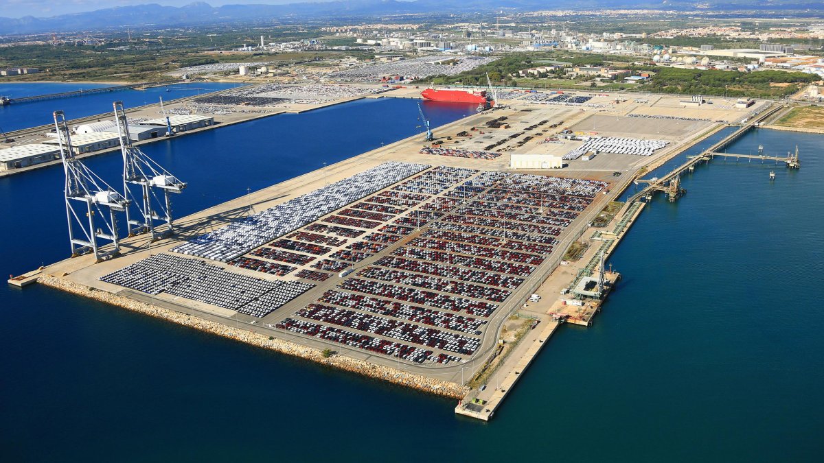 El gigante chino Cosco quiere contratar hasta 180 personas en el Port ...