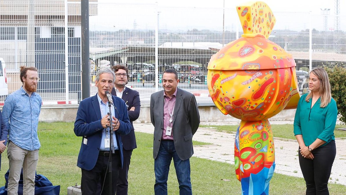 Berta Castells apadrina el Tarracus de Repsol, obra de Nil Bartolozzi