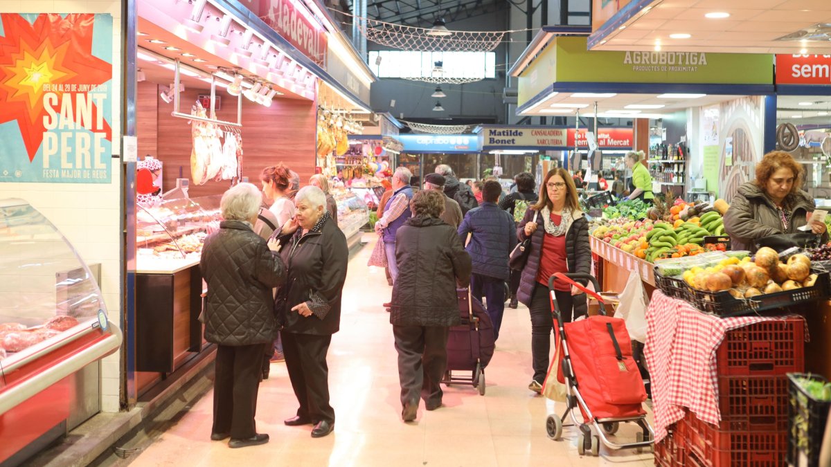 Paradistas del Mercat Central de Reus se oponen a abrir por las tardes ...