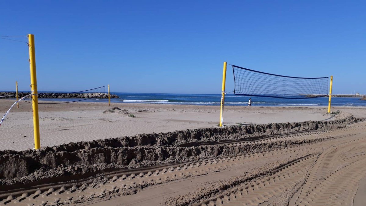 Cunit desplaza arena para ampliar playas sin espacio para el ...
