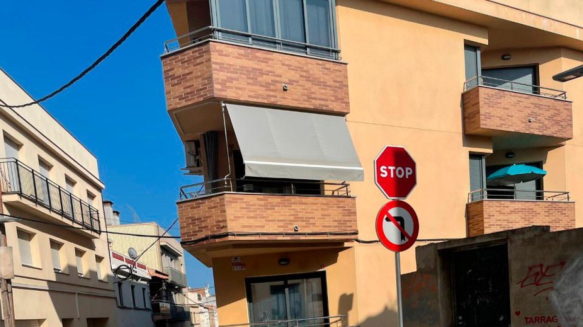 El paso de cebra que abre debate en Calafell