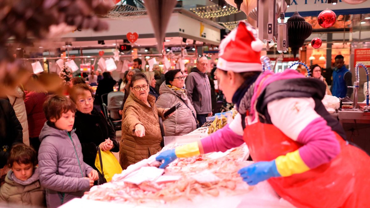 Los paradistas de los mercados de Reus abren más horas durante la ...