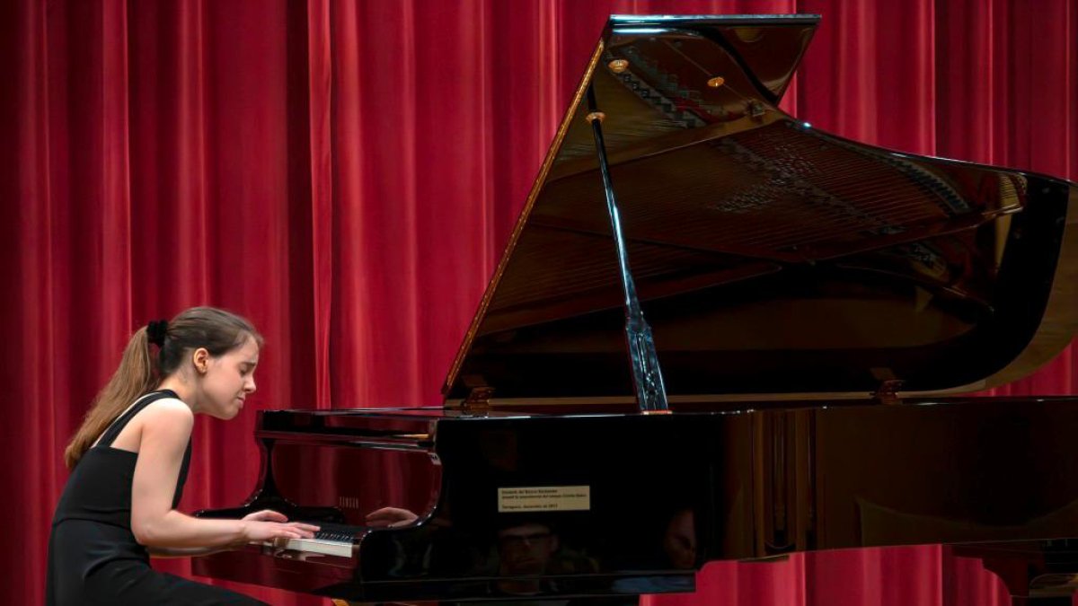 La pianista Sara Serrano guanya el Concurs de Joves Solistes de l ...