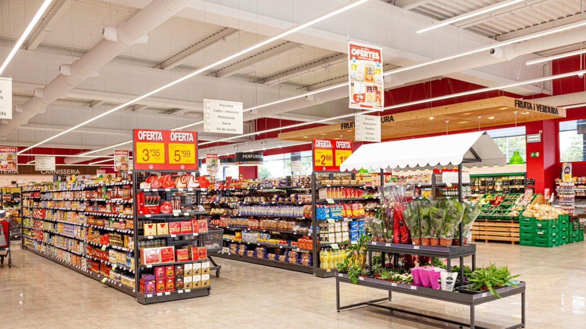 La empresa de Tarragona Fragadis compra 30 supermercados Economy Cash