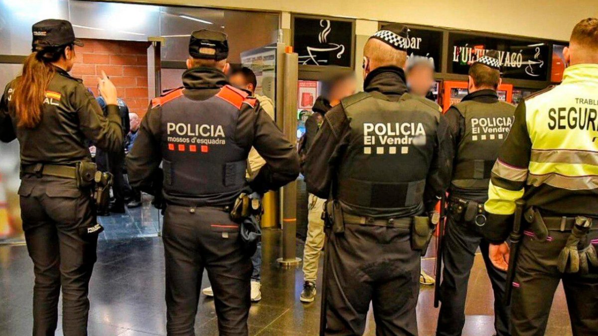 Macrodispositivo policial en las estaciones de tren de Sant Vicenç ...