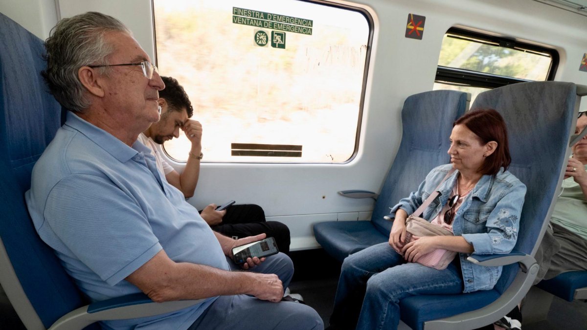 Interrumpida media hora la circulación de trenes entre el Prat y Gavà ...