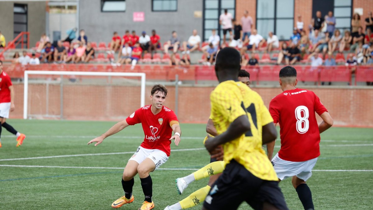 Iván de la Peña renueva como jugador del primer equipo del Nàstic