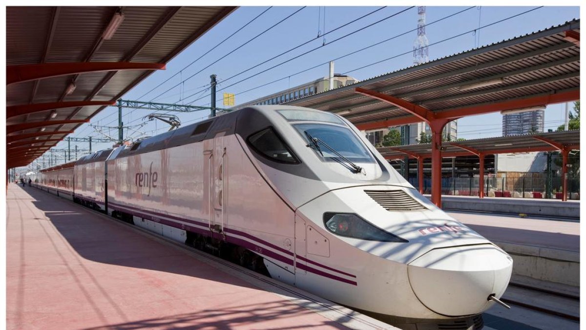 Vuelven a poner en marcha el tren entre València y Alicante tras la dana