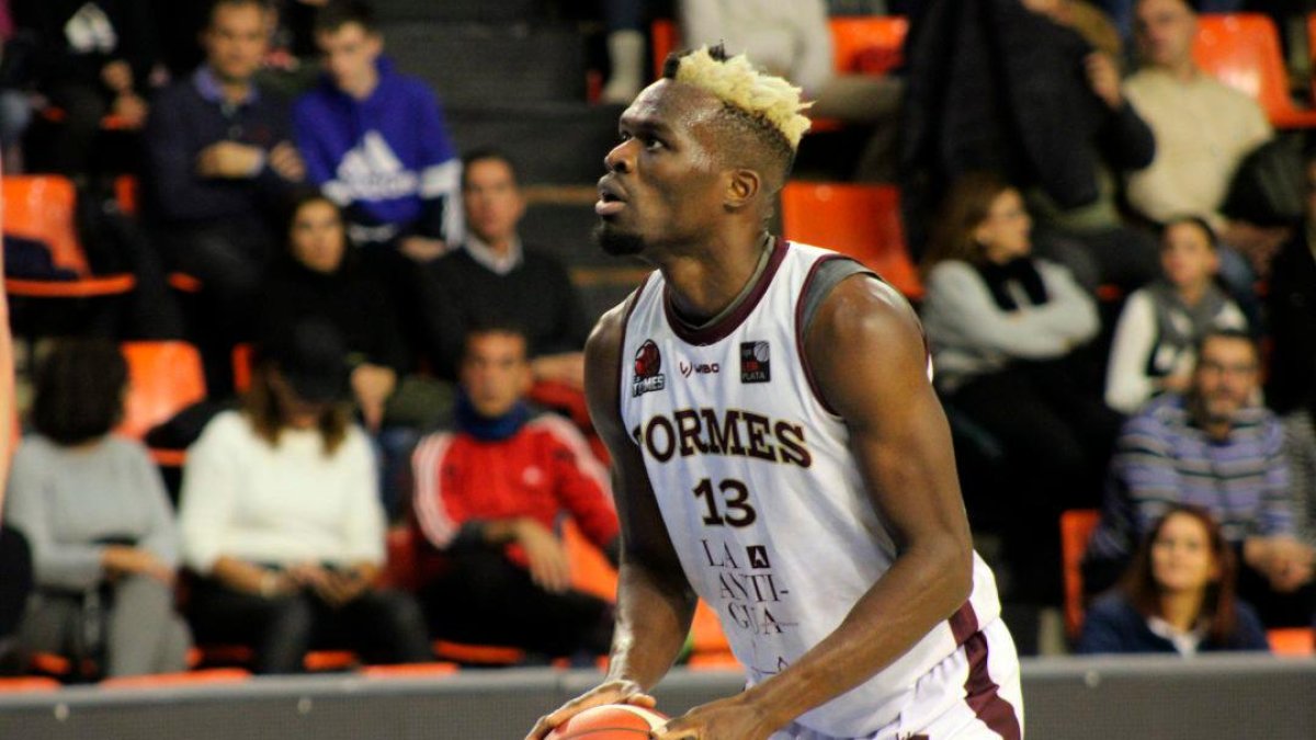 Bright Mensah, nuevo jugador del CBT