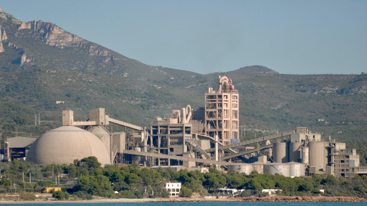 La planta de Cemex en Alcanar recibirá 3 millones de euros para su ...