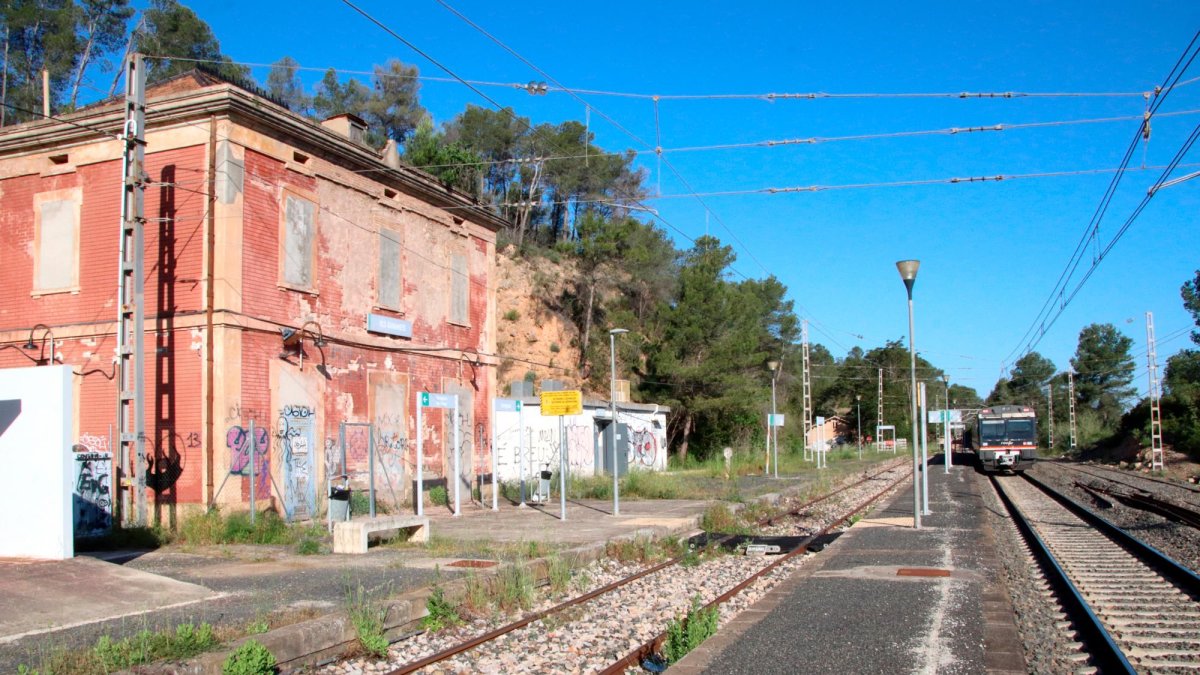 El Ayuntamiento de Els Guiamets pide a Adif que mantenga en condiciones ...