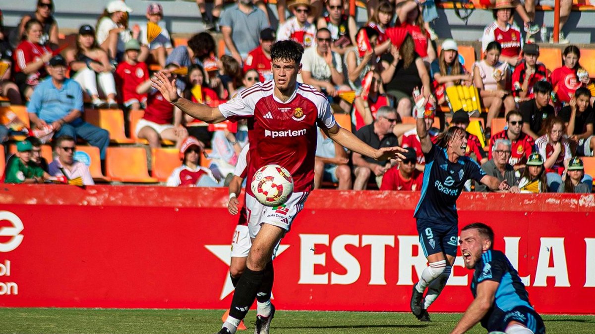 El debut más convincente de Enric Pujol como titular en el Nàstic de ...