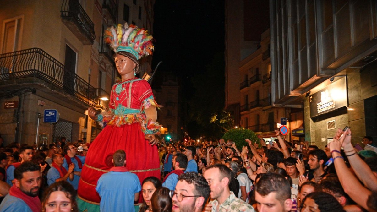 Una dècada ‘fent l’índiu’: irreverència i tradició al cor de Sant Pere