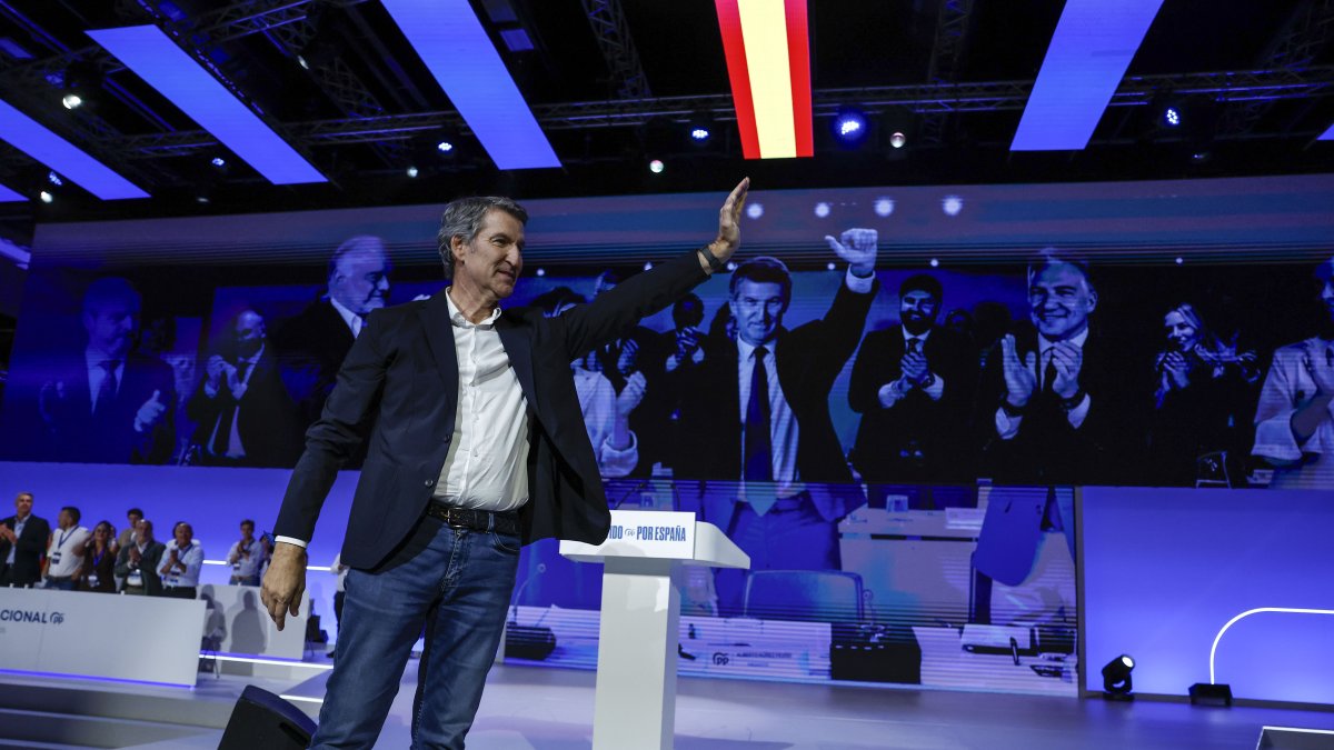 Alberto Núñez Feijóo, proclamado presidente del PP con el 99,24% de los ...