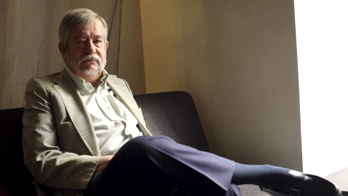 Fallece el escritor y crítico literario José María Guelbenzu