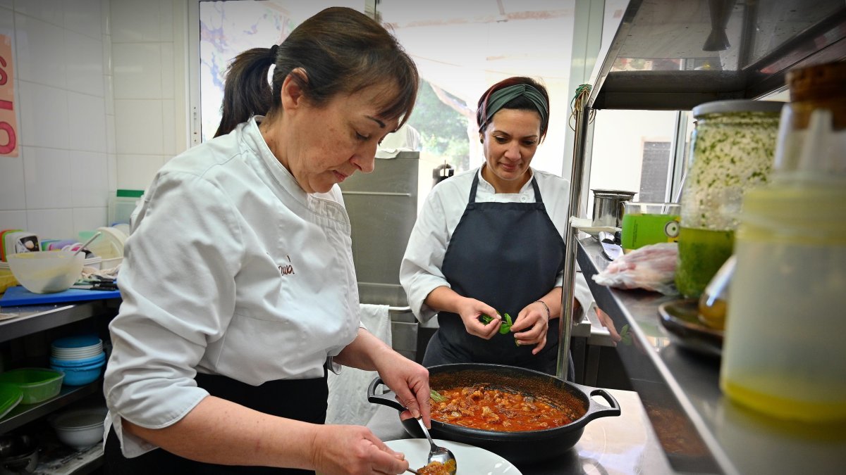 Hav_ana mym leak when I arrived, she was standing at the