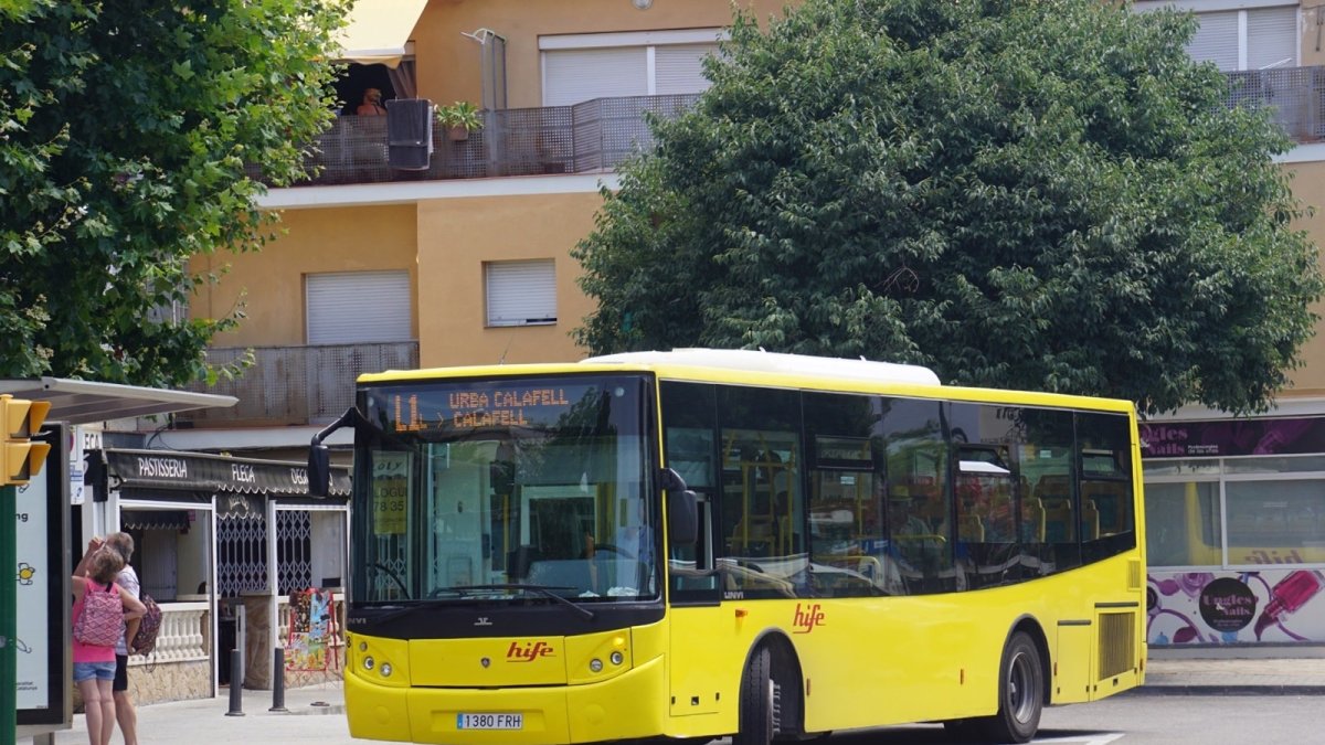 Entra en funcionamiento el nuevo servicio de bus de Calafell con más ...