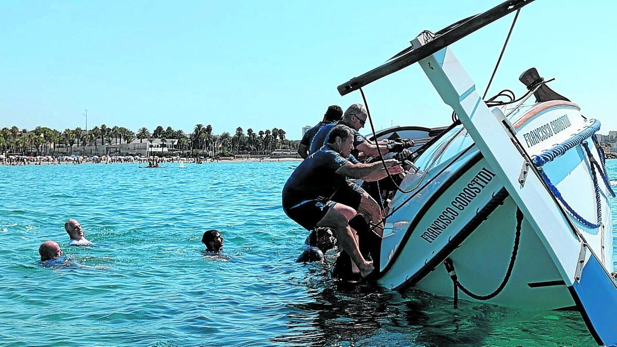 El bote insumergible surca los mares de Salou