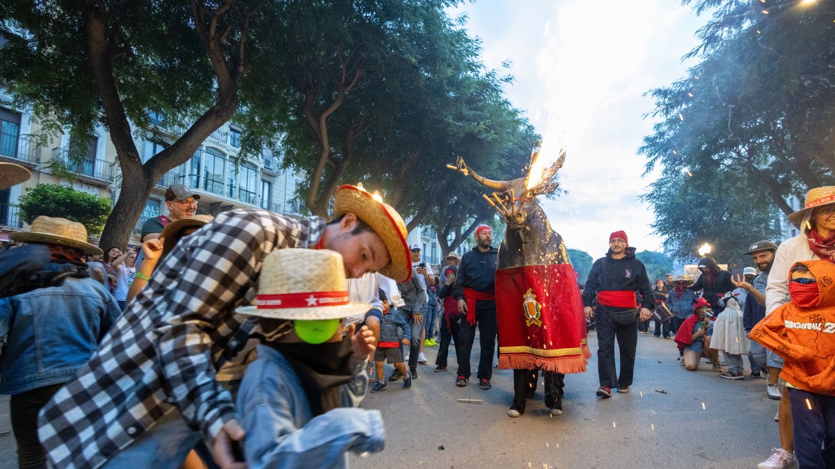 Els més menuts encenen la Rambla Nova amb el Correfoc Petit de Santa Tecla 2025