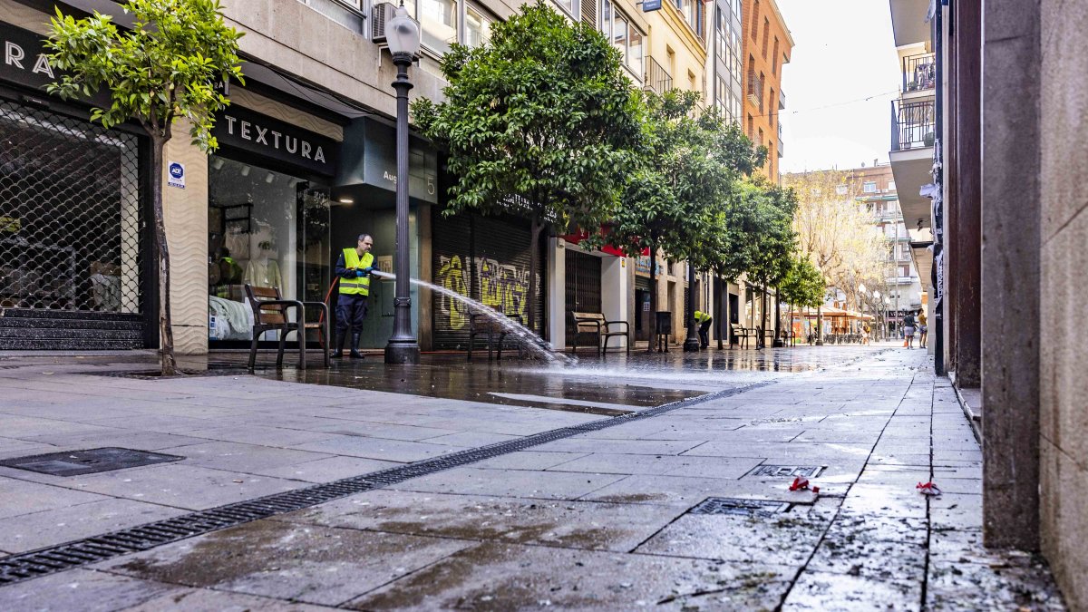 Tarragona ‘renovará’ a sus limpiadores de excrementos de palomas