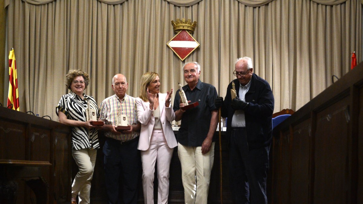 Valls homenatja el primer ajuntament democràtic, amb l'alcalde Pau Nuet