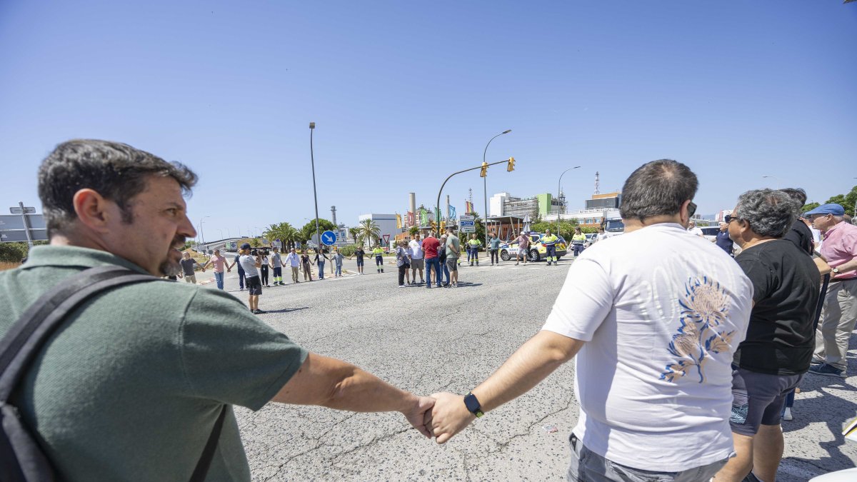 Familiares y compañeros del trabajador muerto en la N-340 piden una rotonda