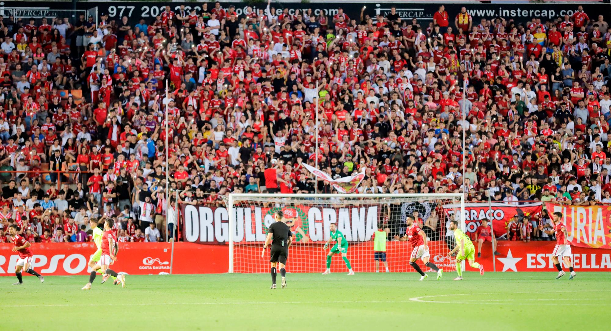 Así viven las peñas del Nàstic las horas previas a la final del ascenso