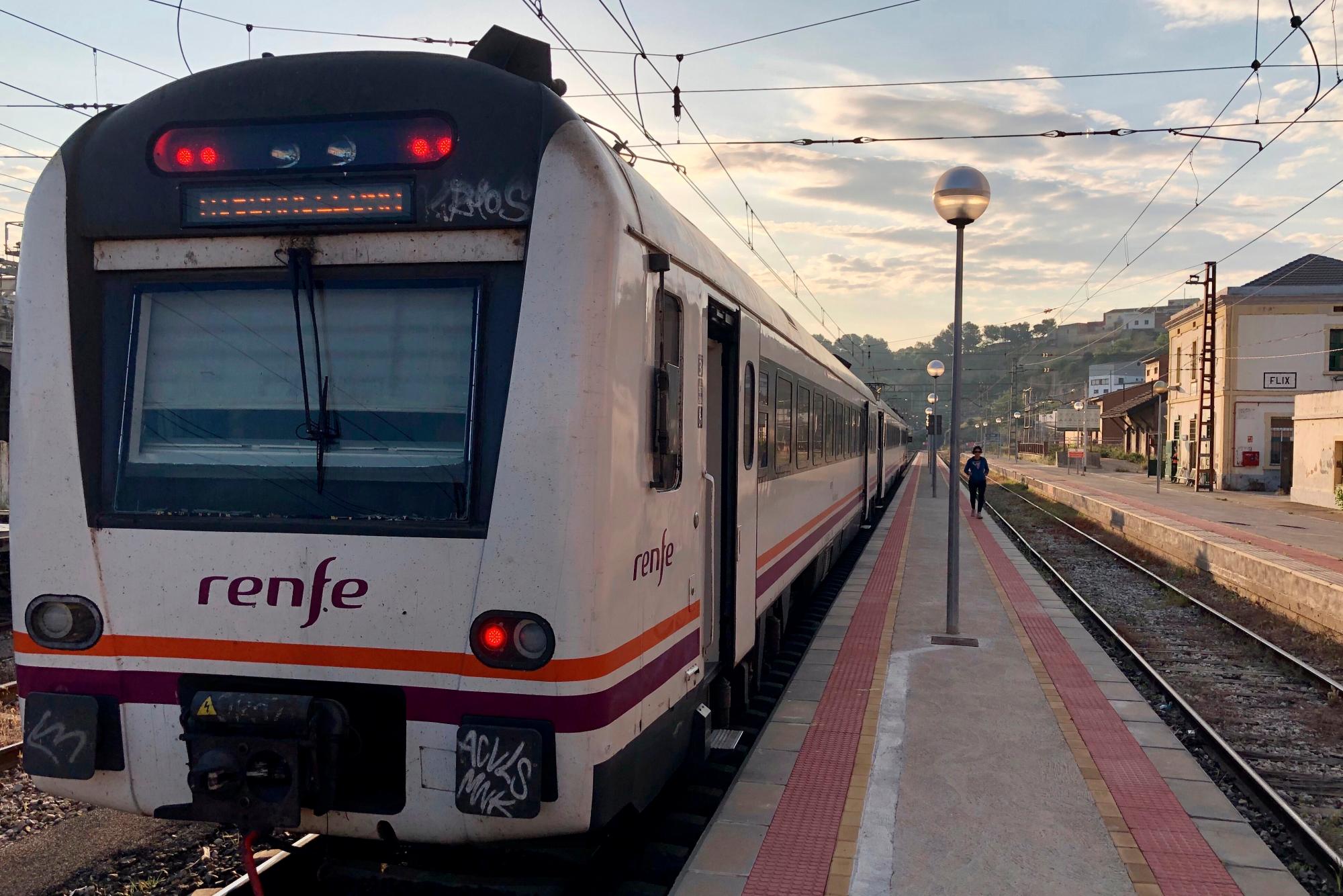Un problema en el suministro eléctrico provoca la parada de dos trenes ...