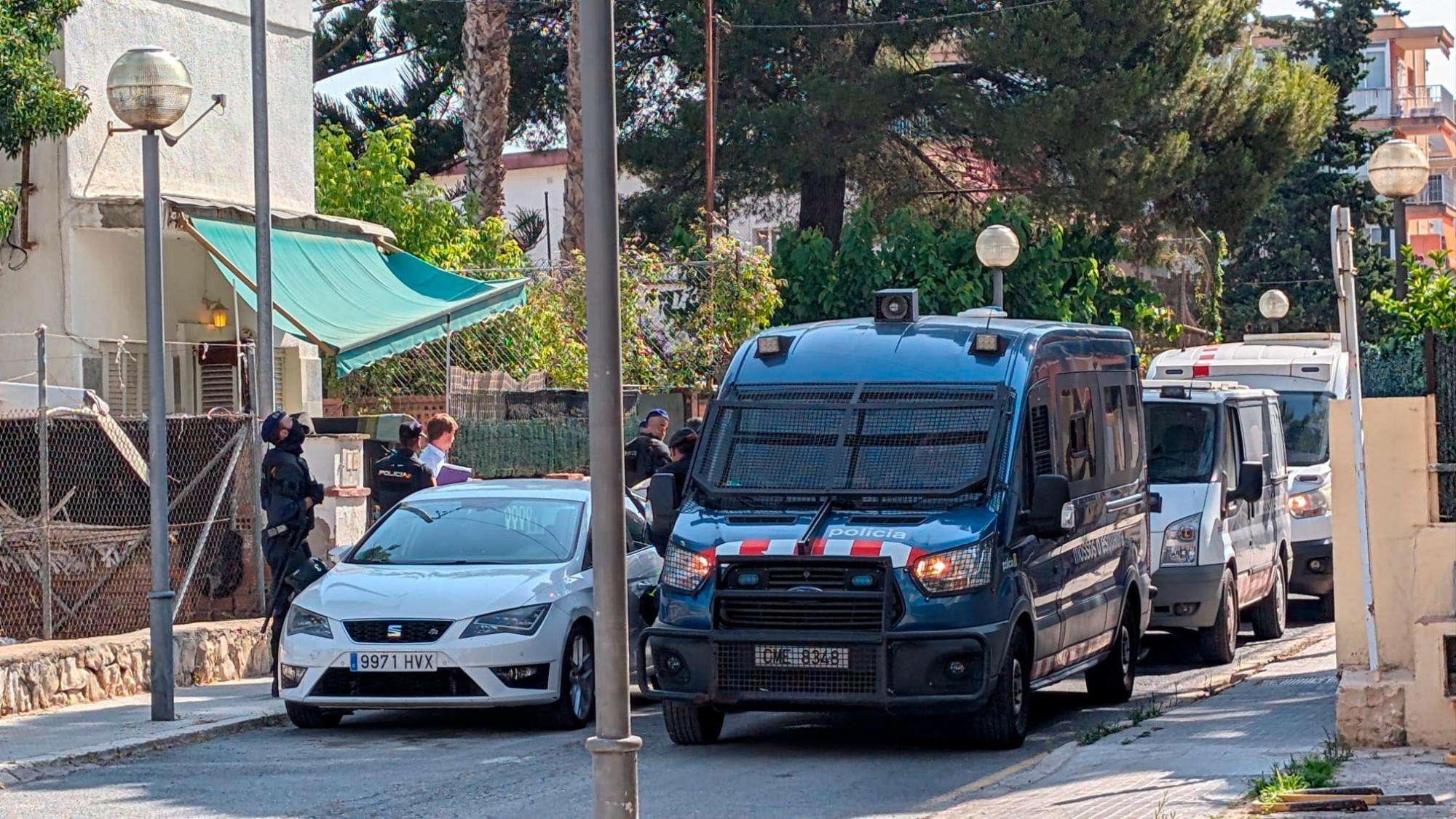 Operativo conjunto de los Mossos d’Esquadra y la Policía Nacional en ...