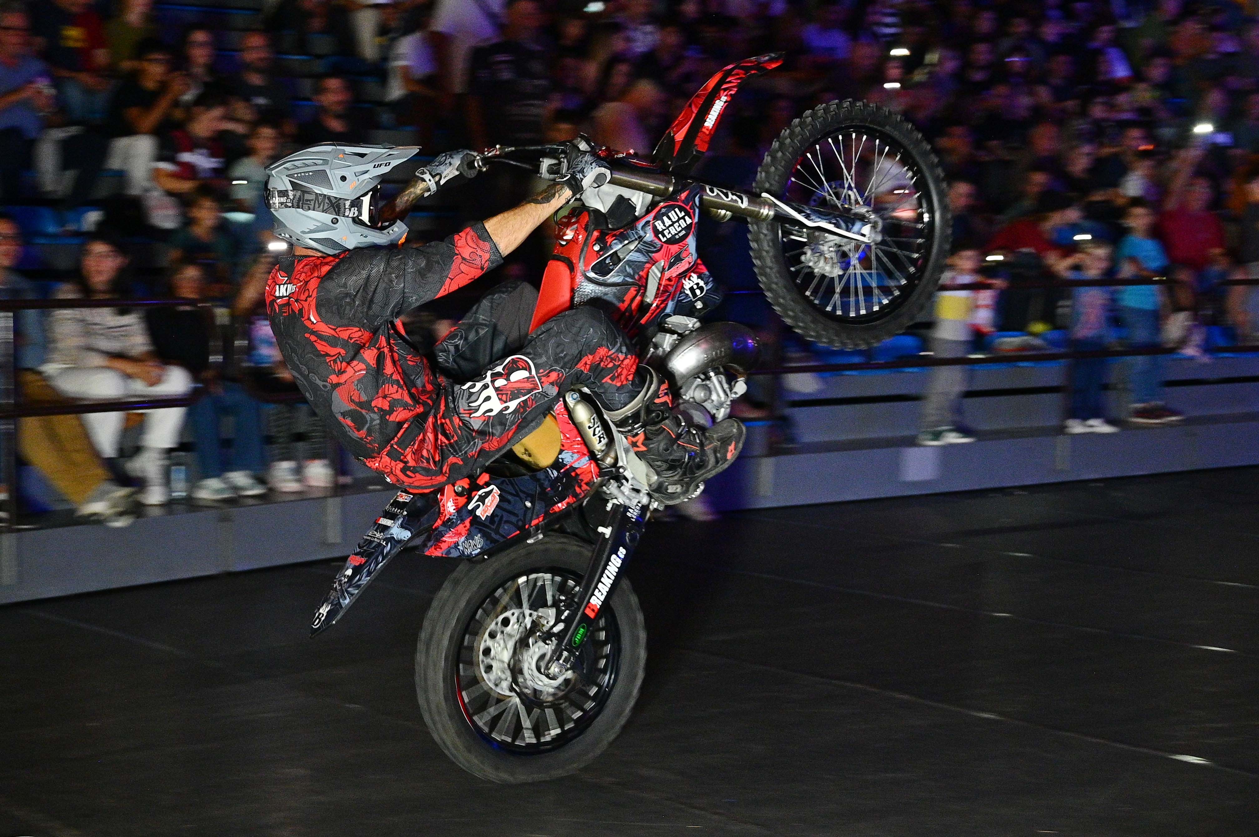 Freestyle o cómo tocar el techo con moto en Reus