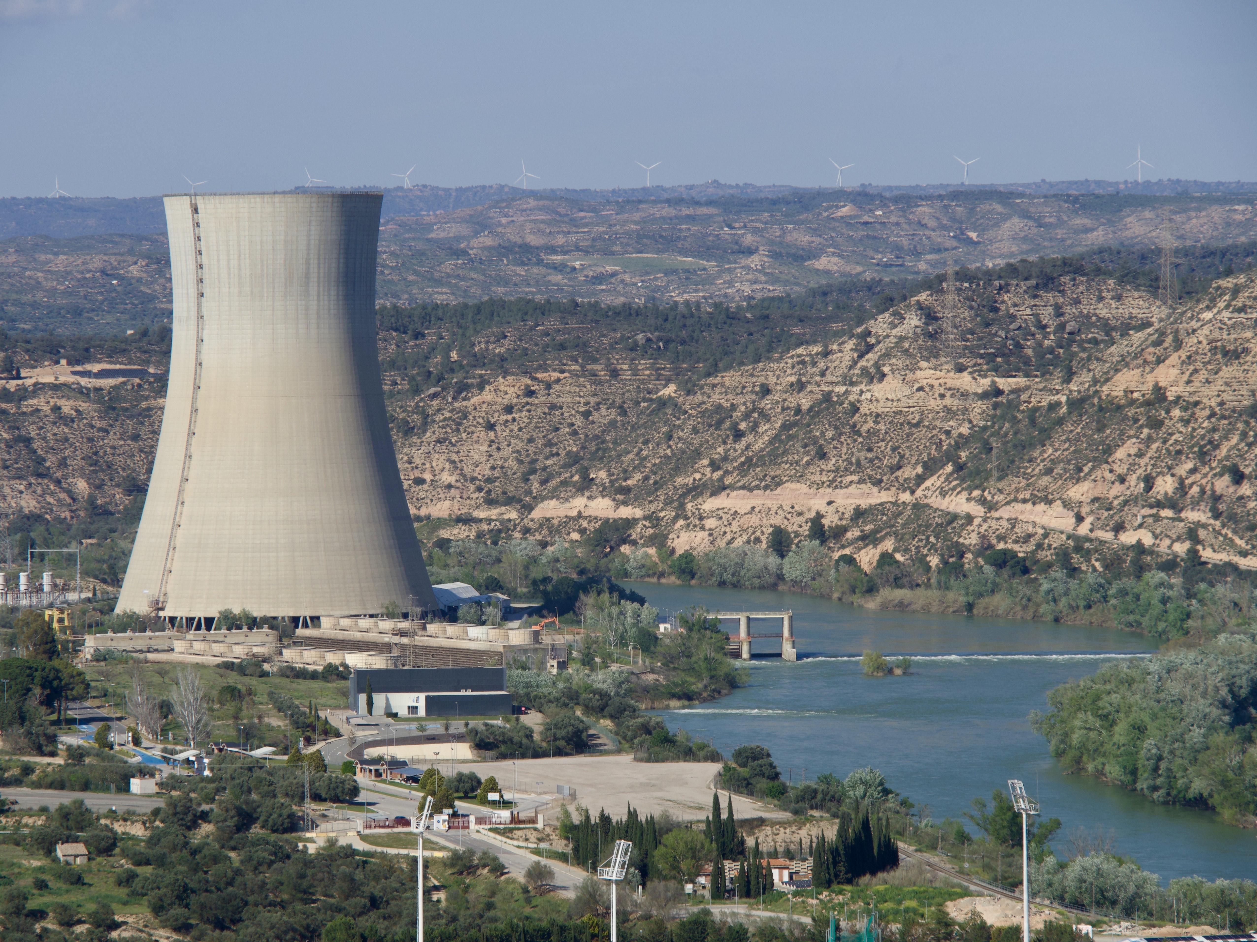 Un millar de trabajadores se incorpora a la central nuclear para la ...