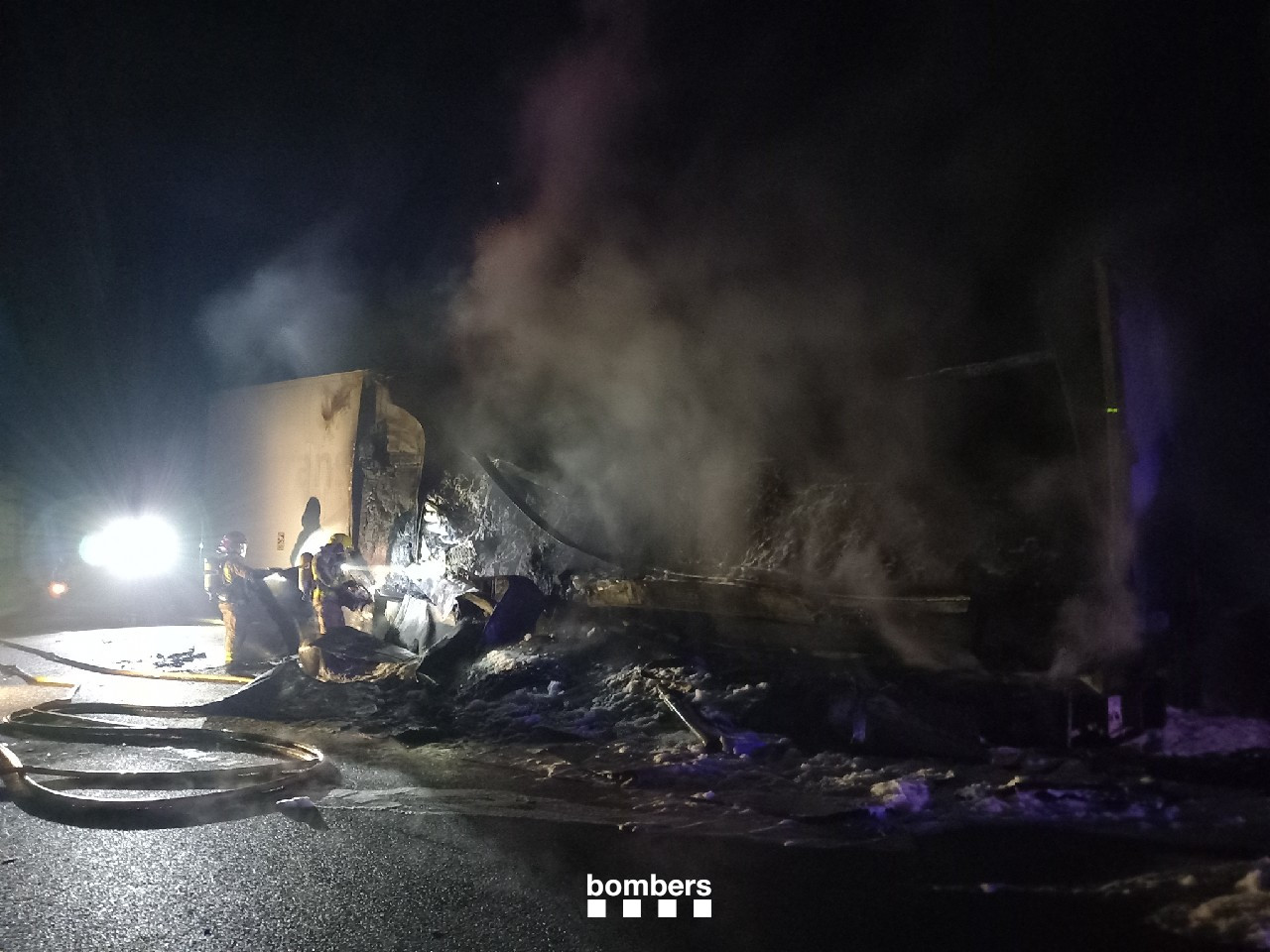 Cortada la AP-7 en Mont-roig del Camp por el incendio de un camión esta ...