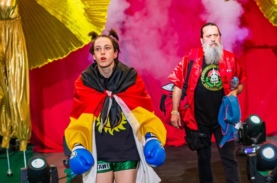 Paula Andreu, de Torredembarra a competir en la elite del Muay Thai en ...
