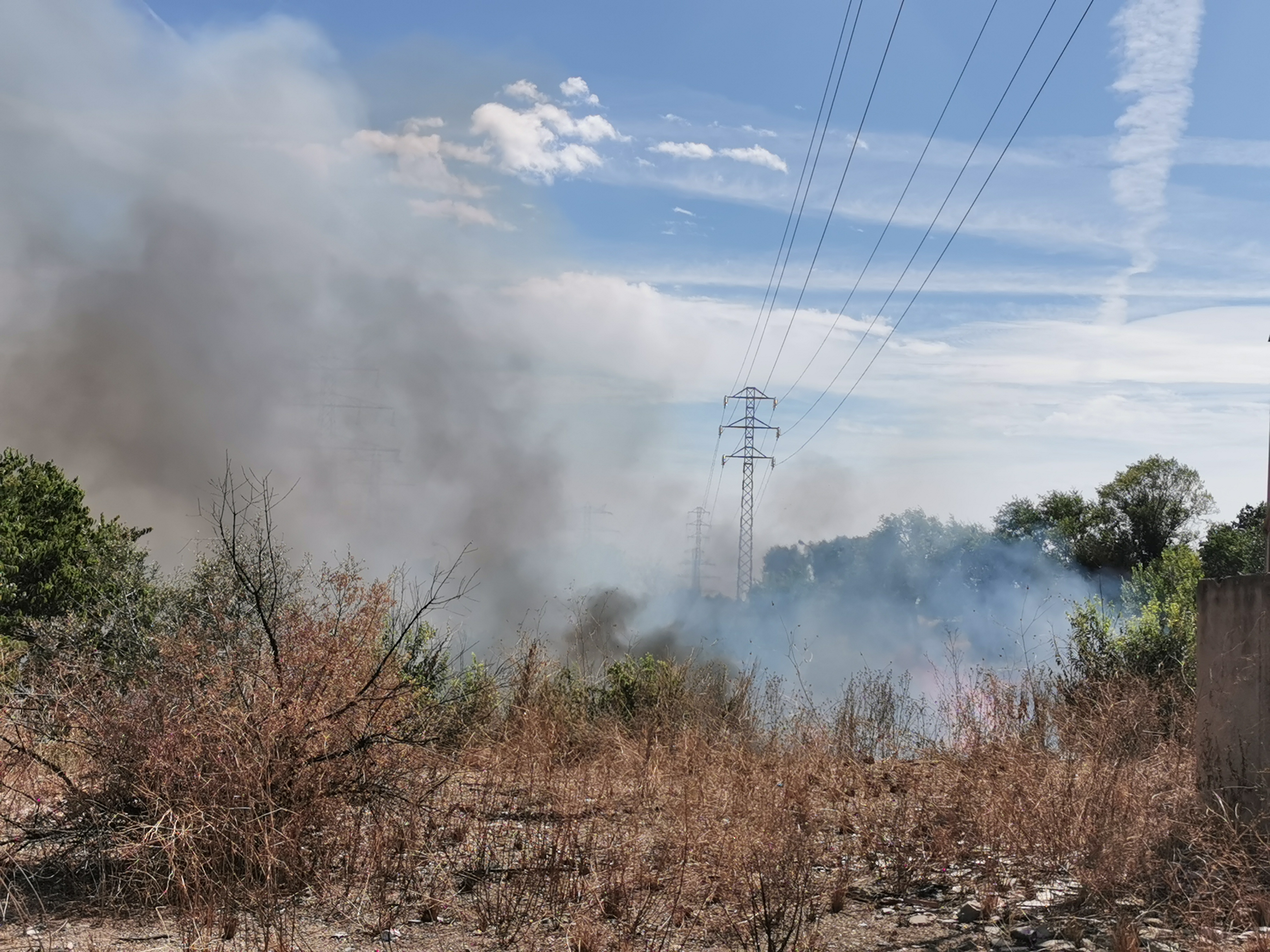 Los bomberos trabajan esta noche para apagar siete nuevos incendios en ...