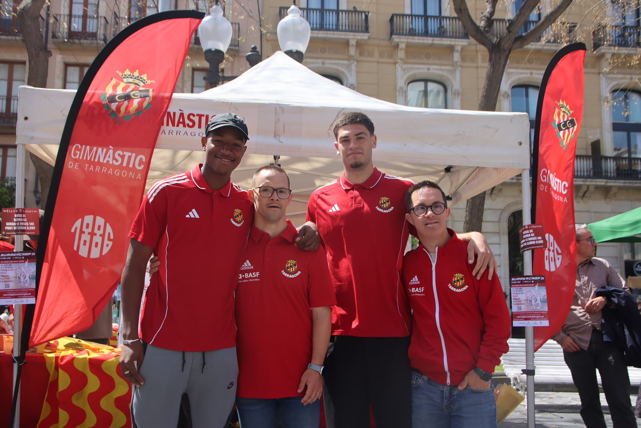 El Nàstic también vive Sant Jordi en la Rambla Nova de Tarragona