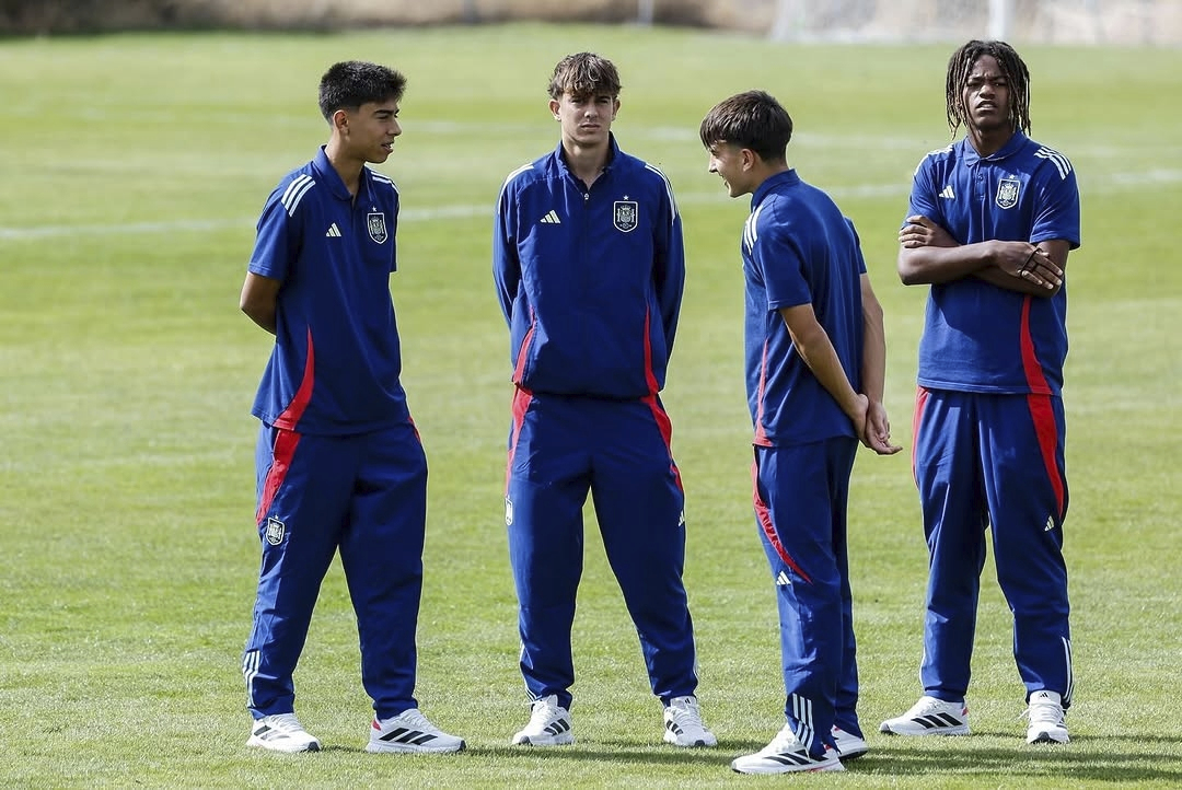 Del CF Reus al escaparate europeo: así brillan Holmes Junior y Sergi Mayans